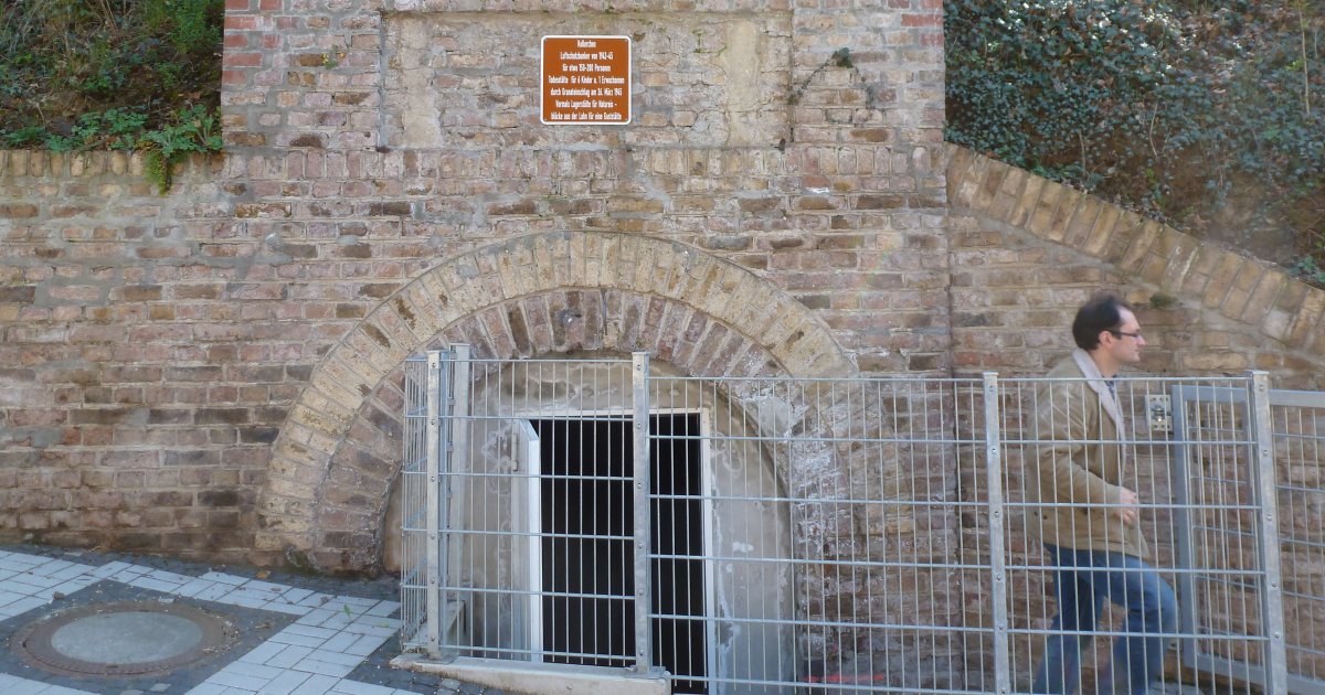 Führungen im Stollenbunker an der Allerheiligenbergstraße oberhalb des ...