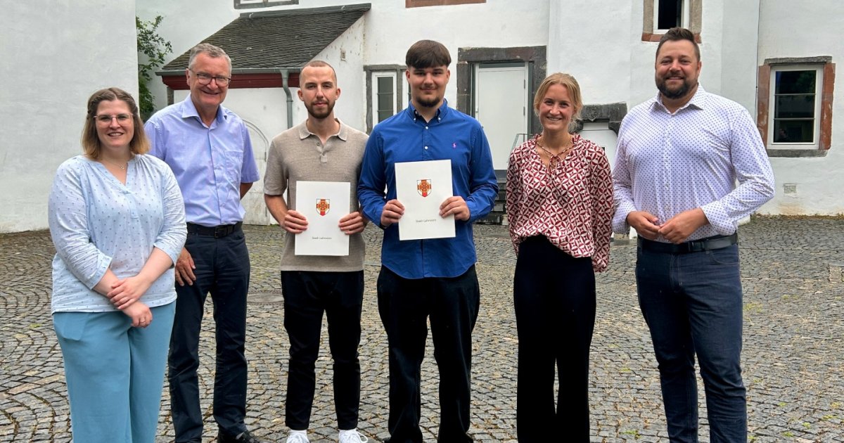 Stadtverwaltung Lahnstein ehrt Mitarbeiterinnen und Mitarbeiter | Stadt ...